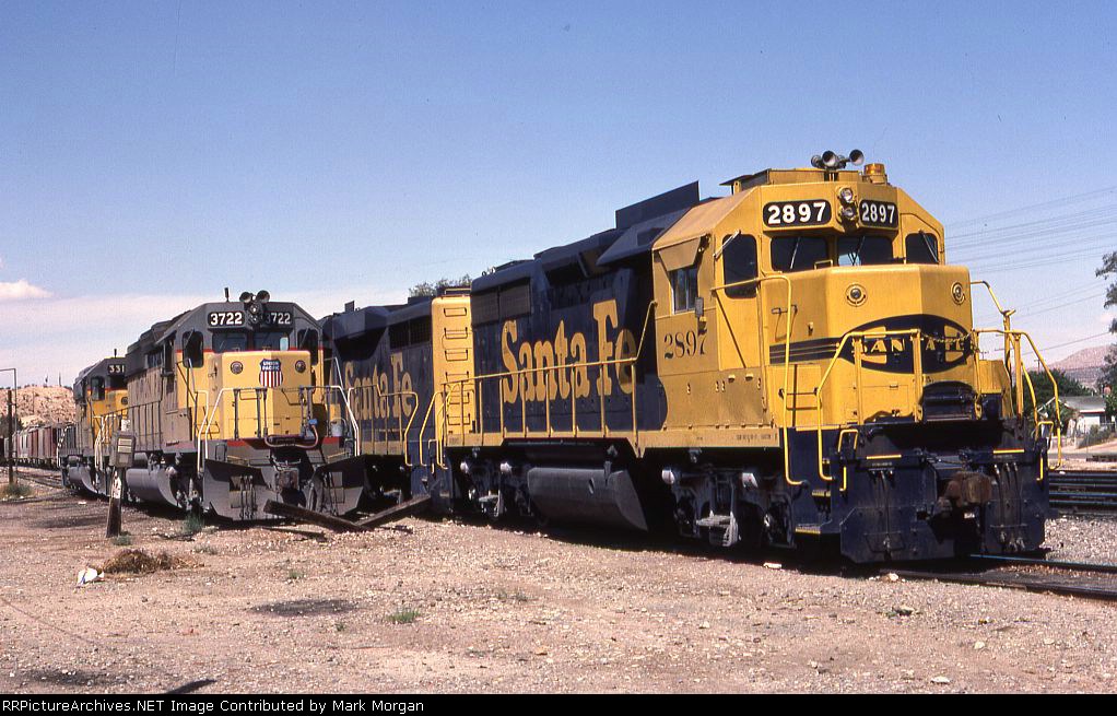 ATSF GP35u 3897 and UP SD40-2 3722